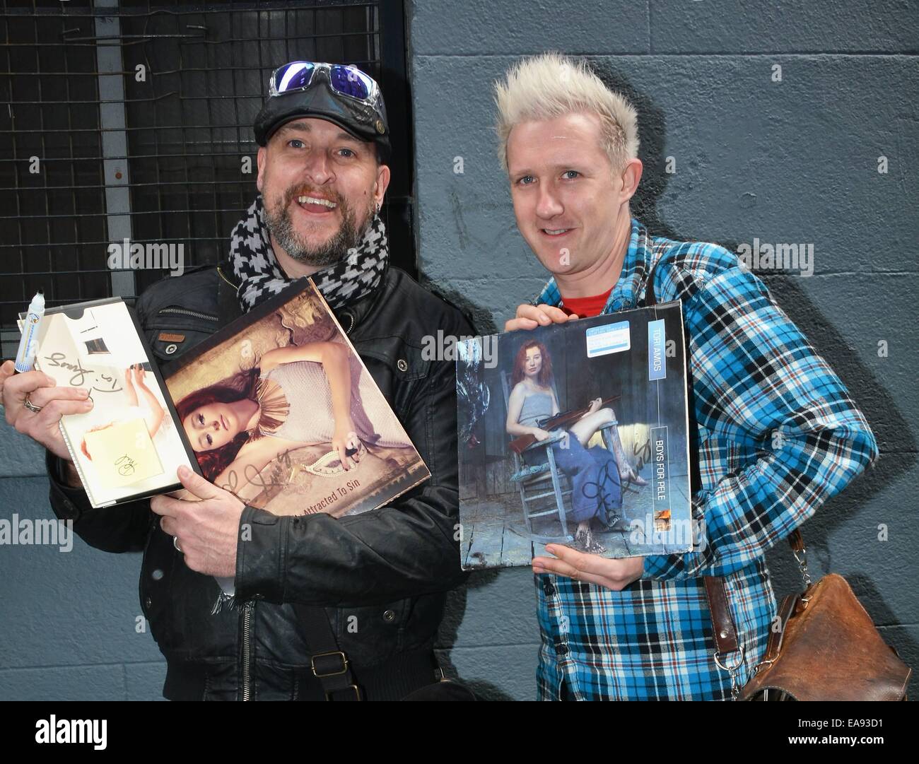 Tori Amos meets fans outside the stage door of The Olympia Theatre ...