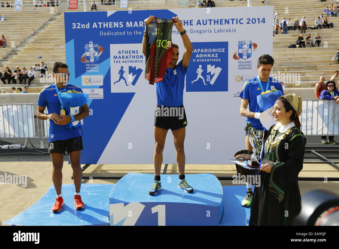 Mens marathons hi-res stock photography and images - Alamy