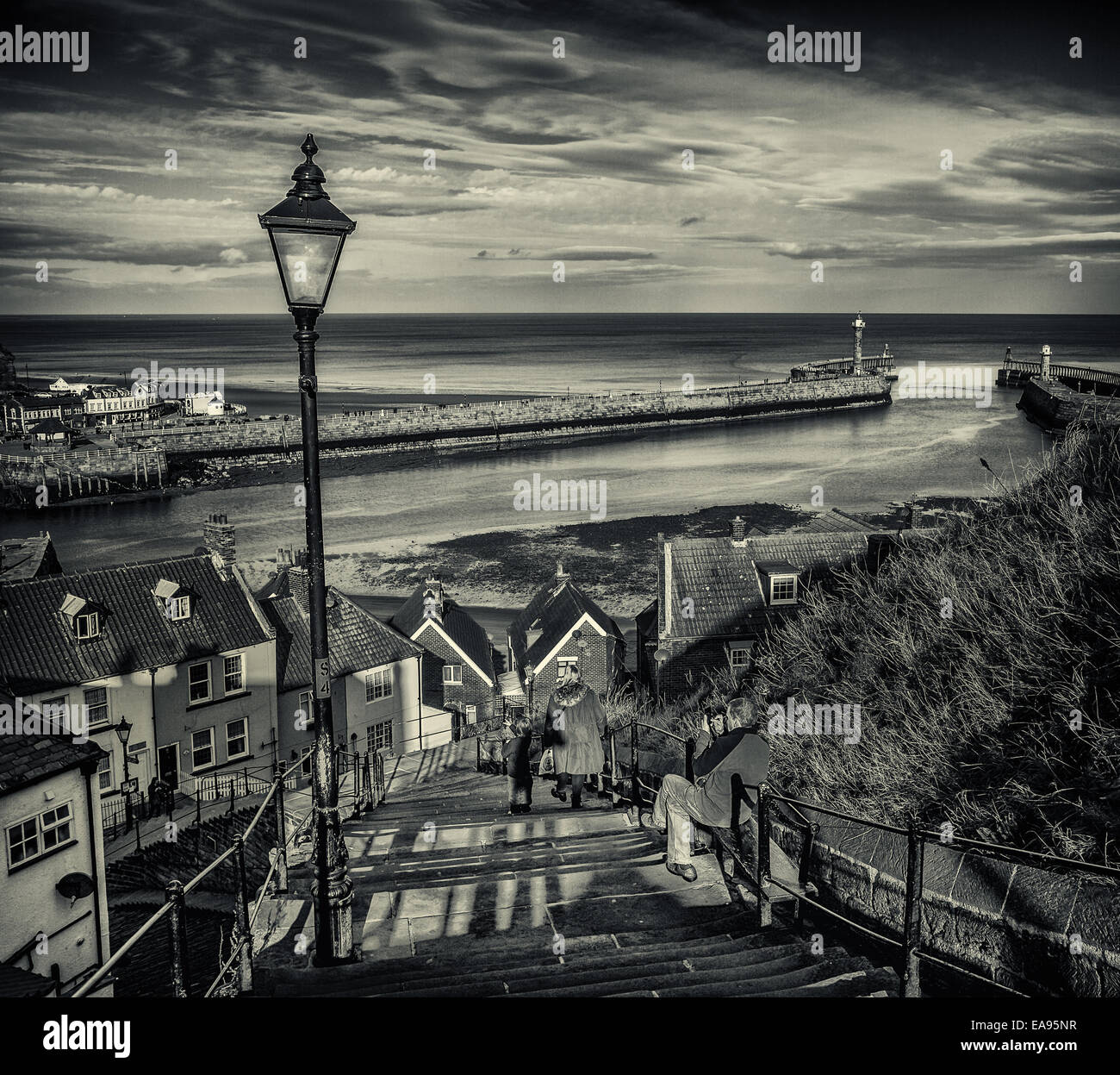Old whitby monochrome hi-res stock photography and images - Alamy
