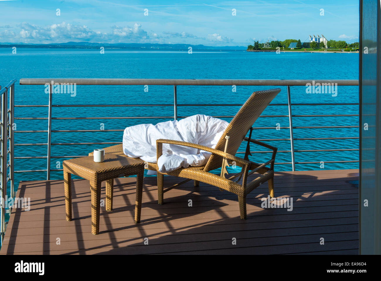 Empty deck chair on dock hi-res stock photography and images - Alamy