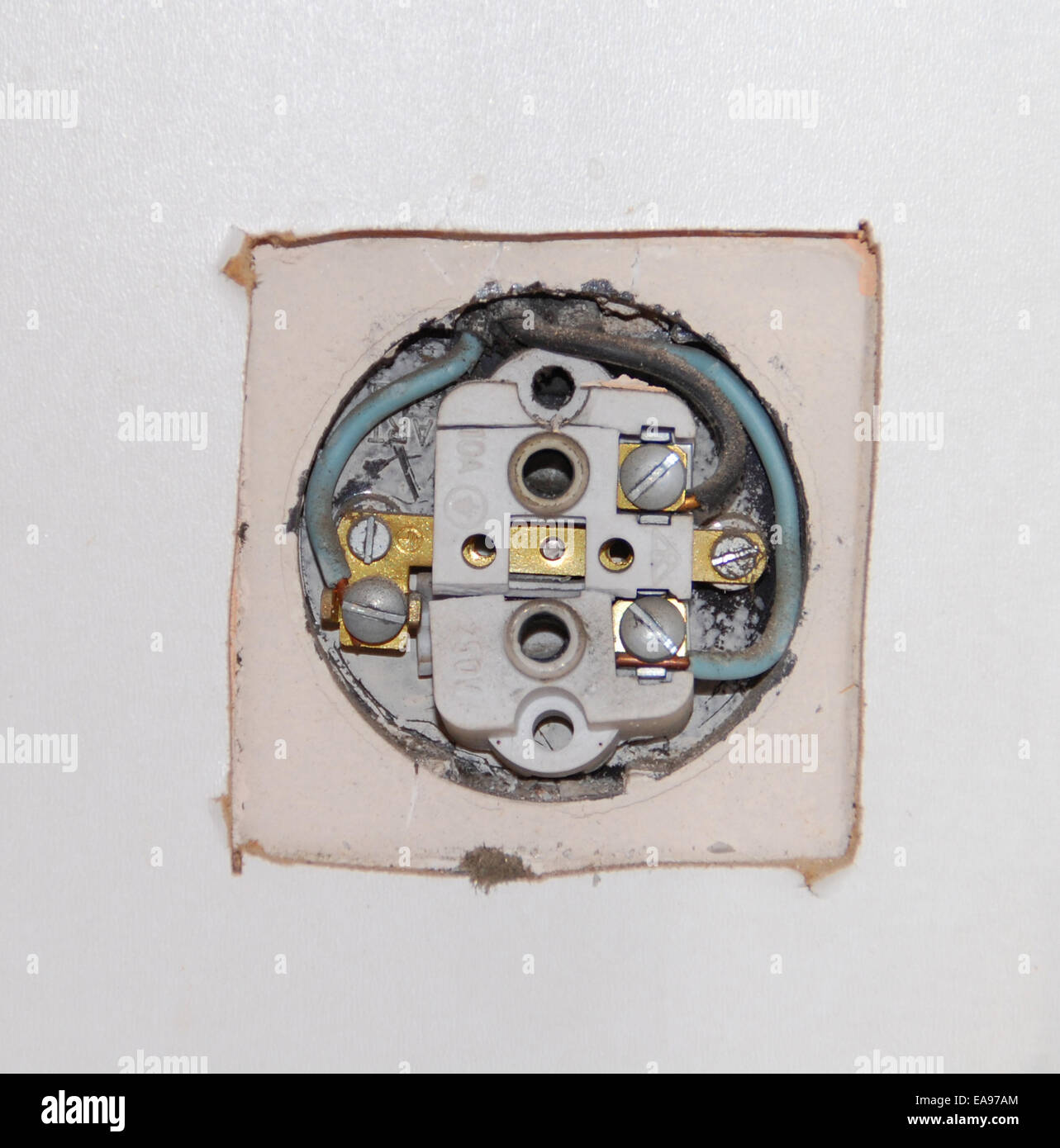 Old wall socket broken and unusable Stock Photo - Alamy