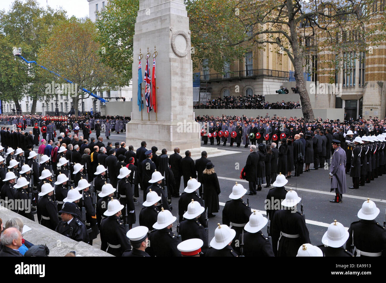 The cenotaph remembrance sunday hi-res stock photography and images - Alamy