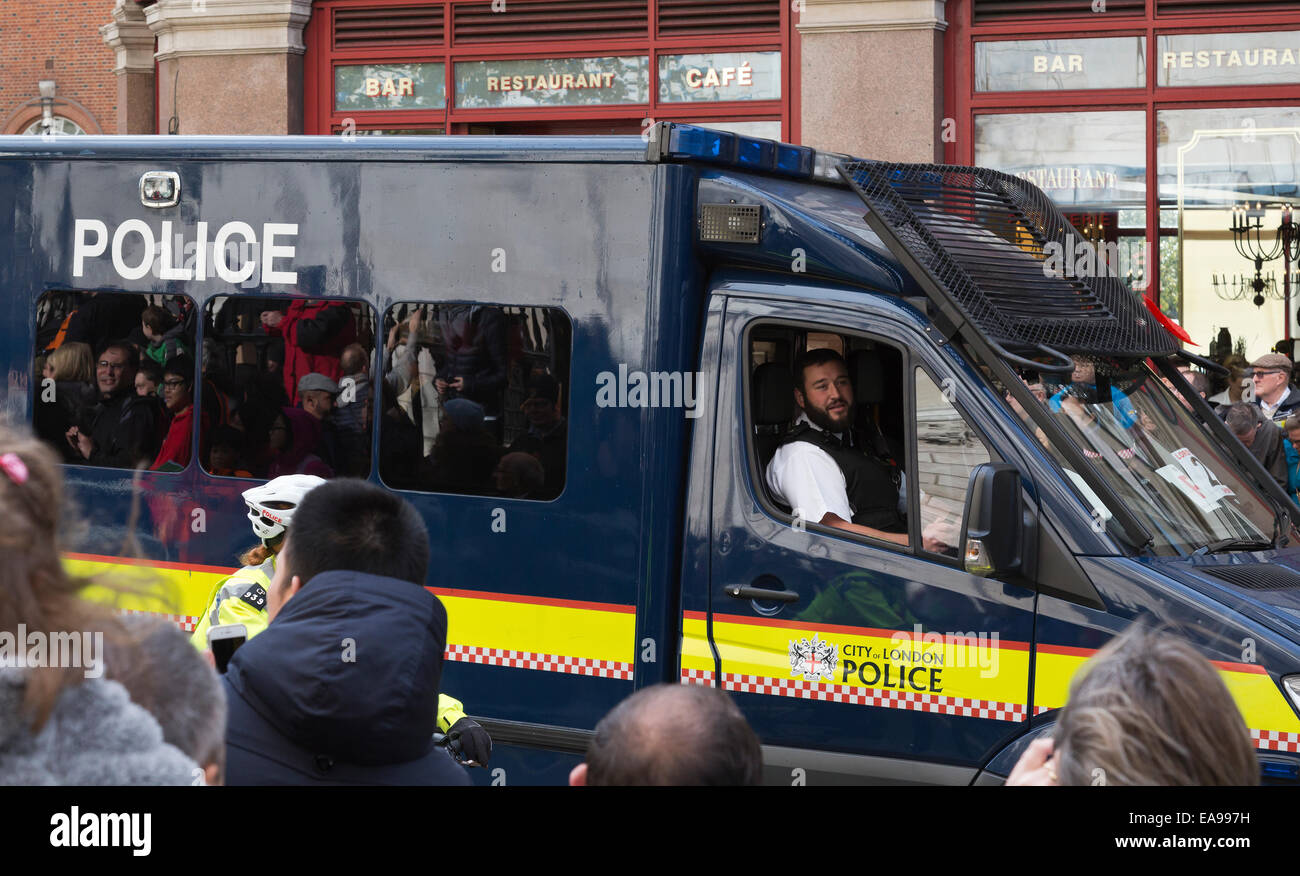 London police parade hi-res stock photography and images - Alamy