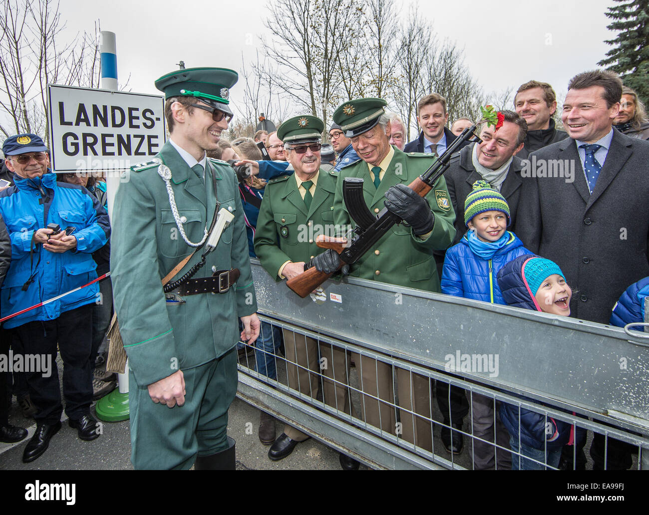 Ullitz, Germany. 9th Nov, 2014. Actors in the uniforms of border ...