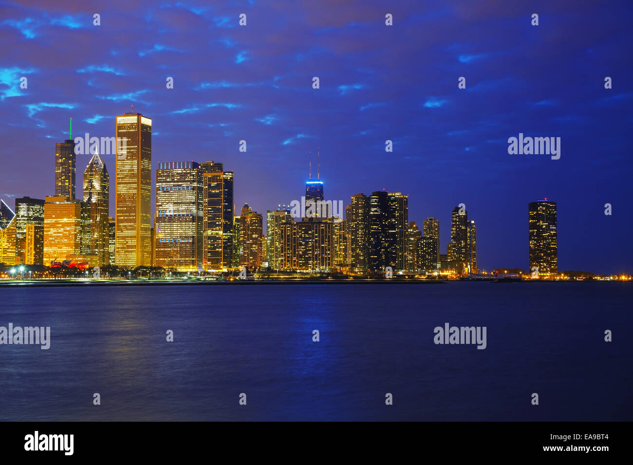 Chicago downtown cityscape in the night Stock Photo - Alamy