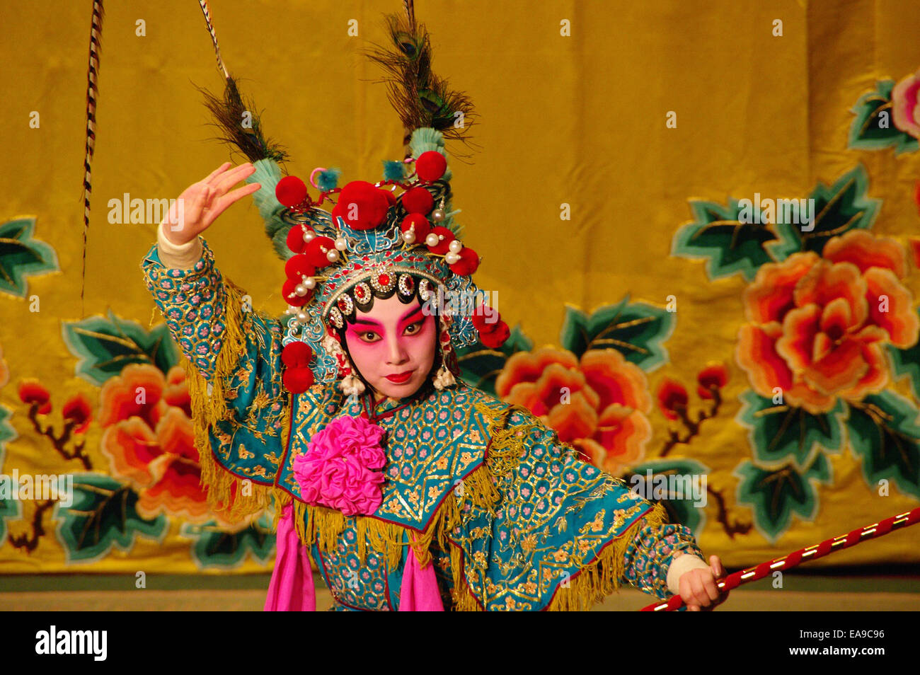 Chinese opera dancer hi-res stock photography and images - Alamy