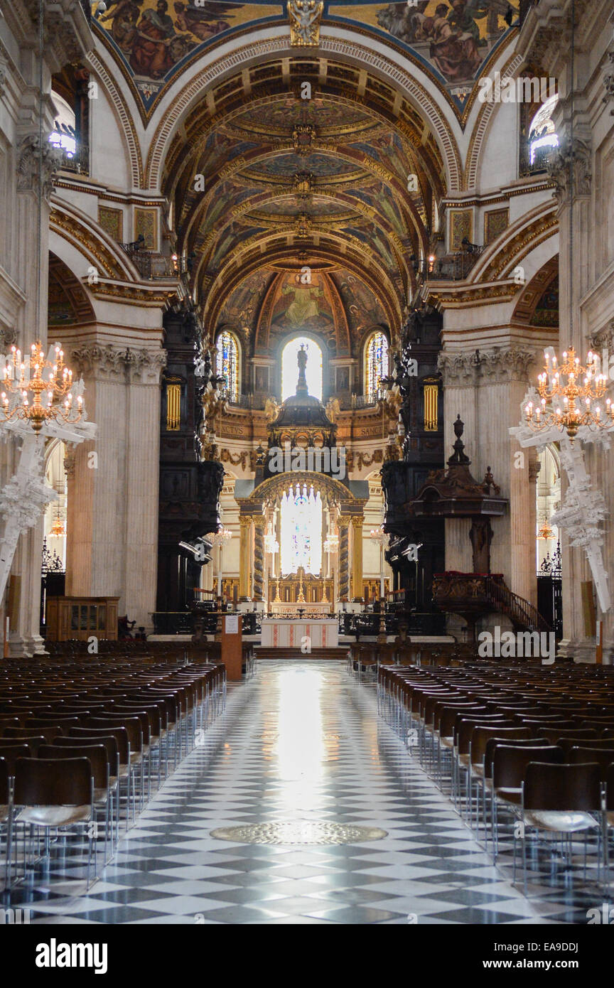 St Paul's Cathedral aisle Stock Photo - Alamy