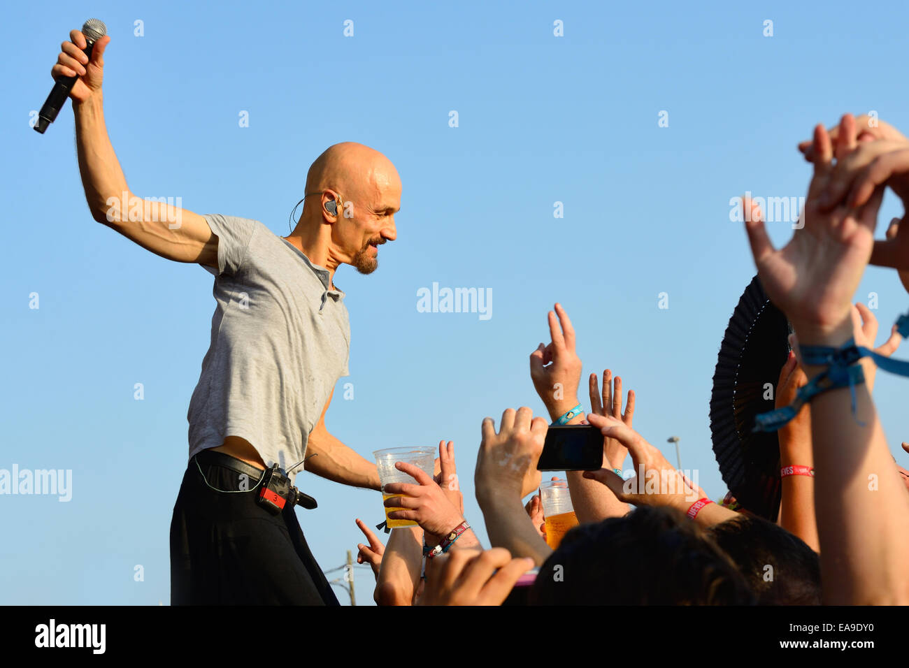 BENICASSIM, SPAIN - JULY 17: James (British rock band from Manchester ...