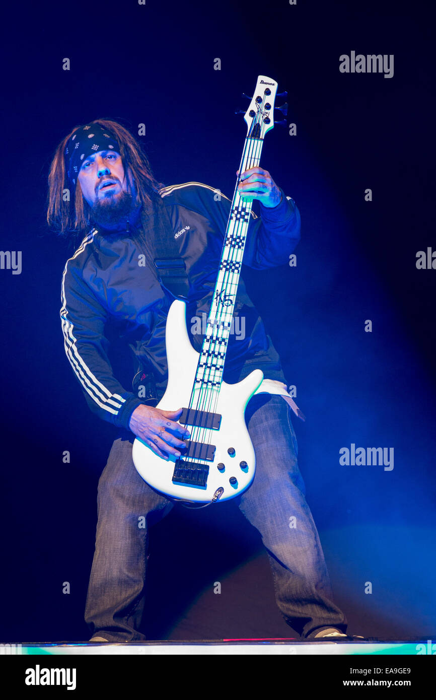 Fieldy hi-res stock photography and images - Alamy