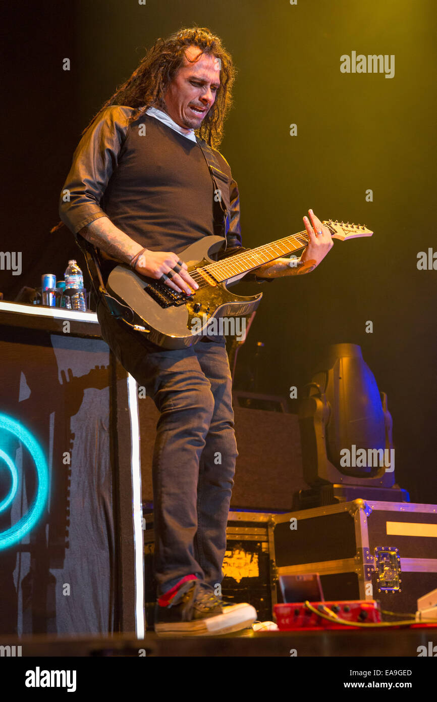 Guitarist james shaffer hi-res stock photography and images - Alamy