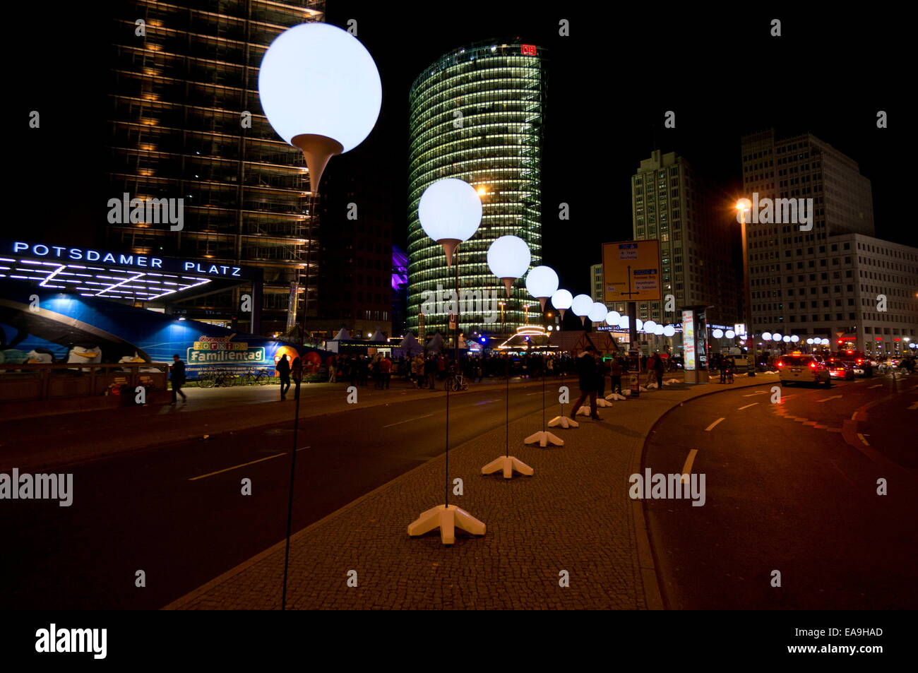 Berlin, Germany. 9th Nov, 2014. The "light border" at Potsdamer Platz ...