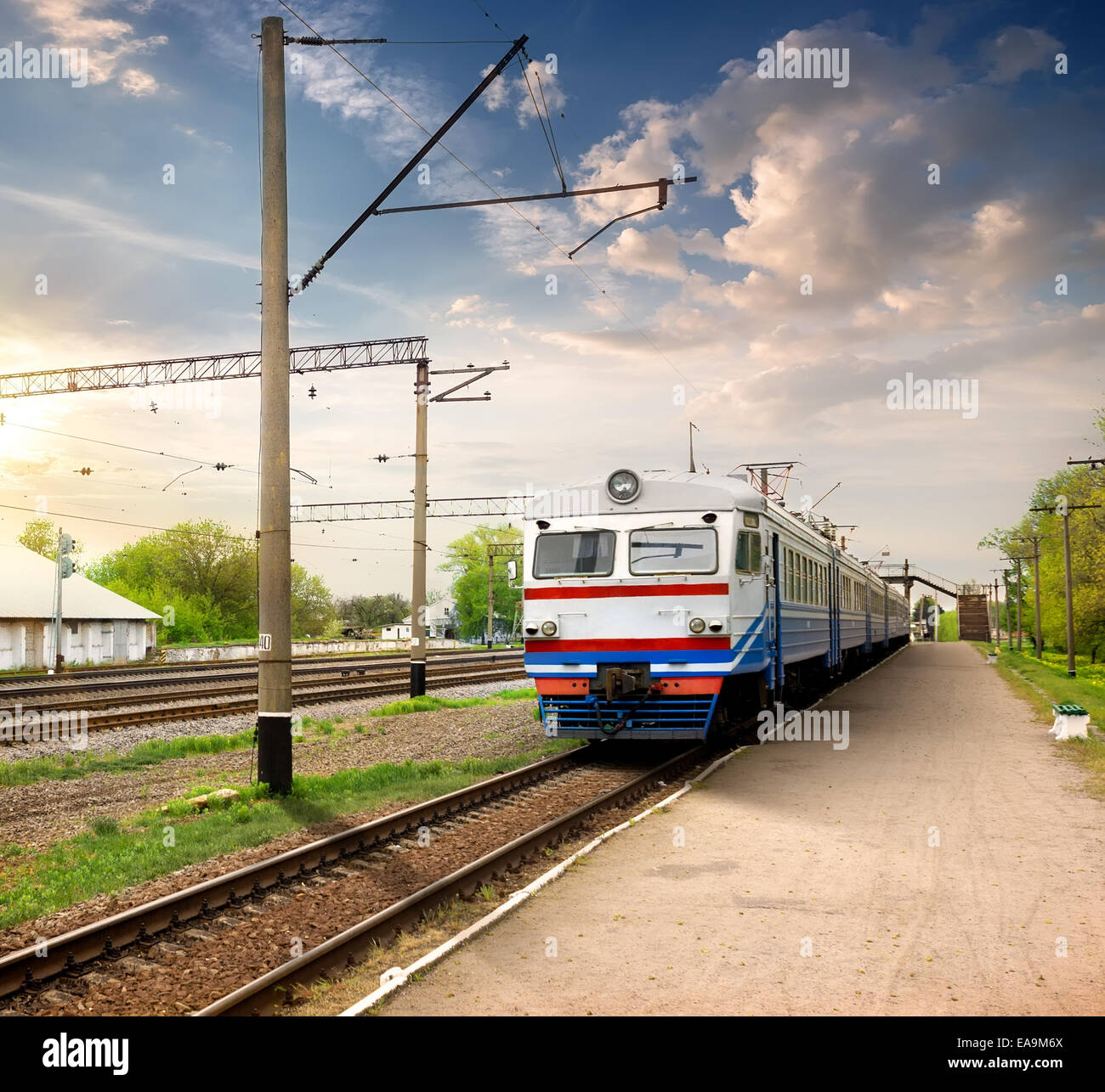 Train platform sunset hi-res stock photography and images - Alamy