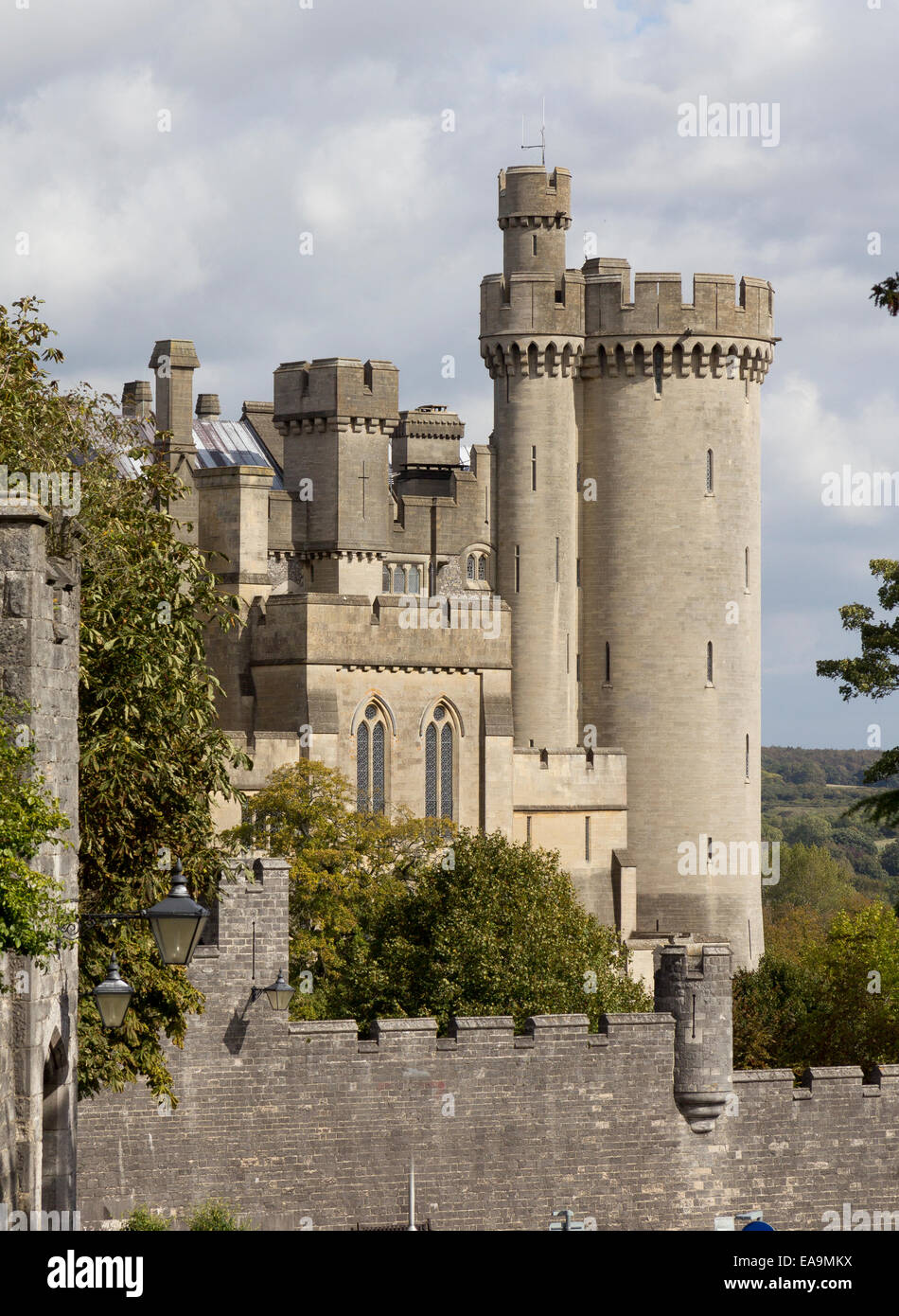 The walls and ramparts of Arundel Castle, West Sussex, England, UK ...