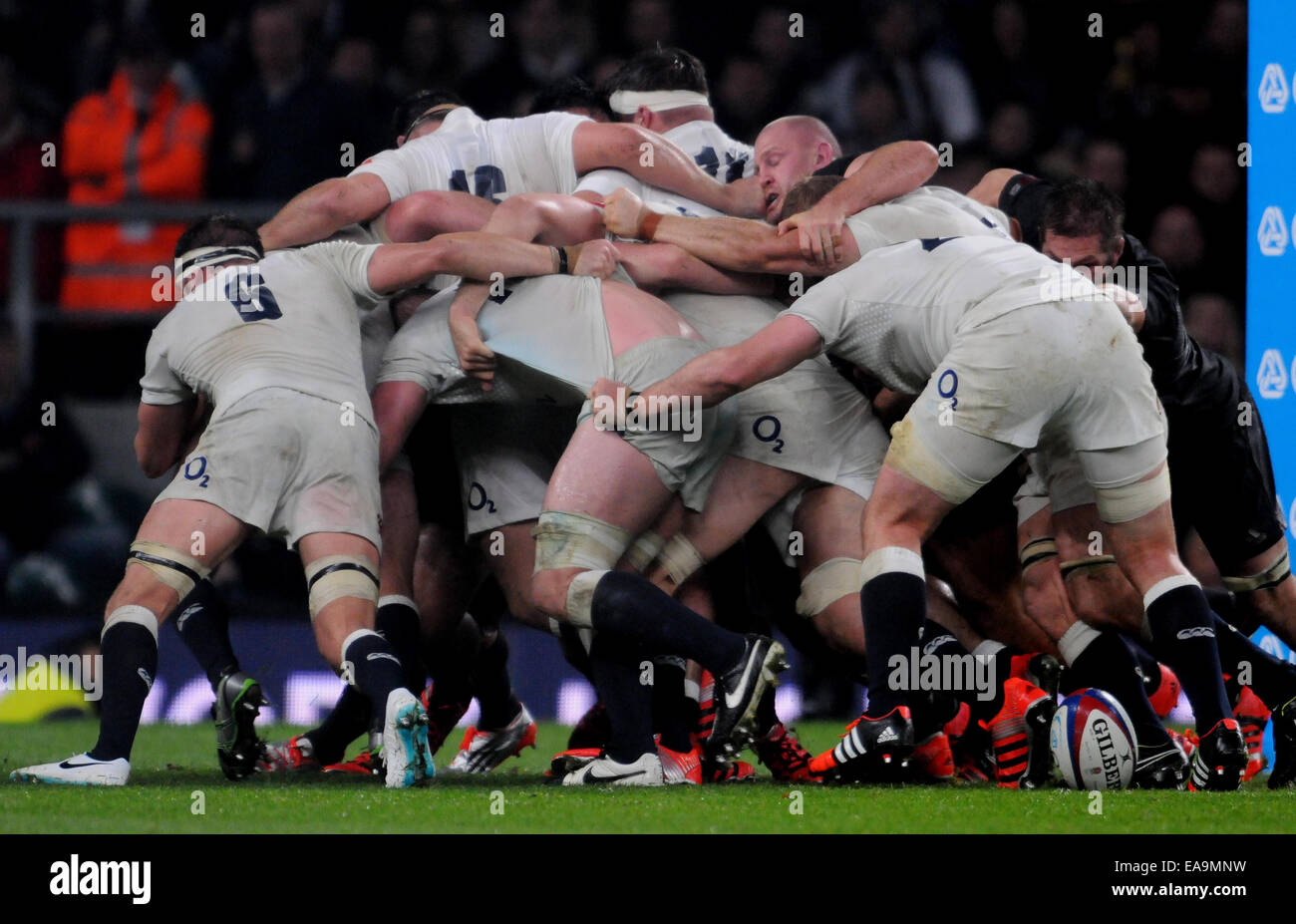 England rugby scrum international hi-res stock photography and images ...