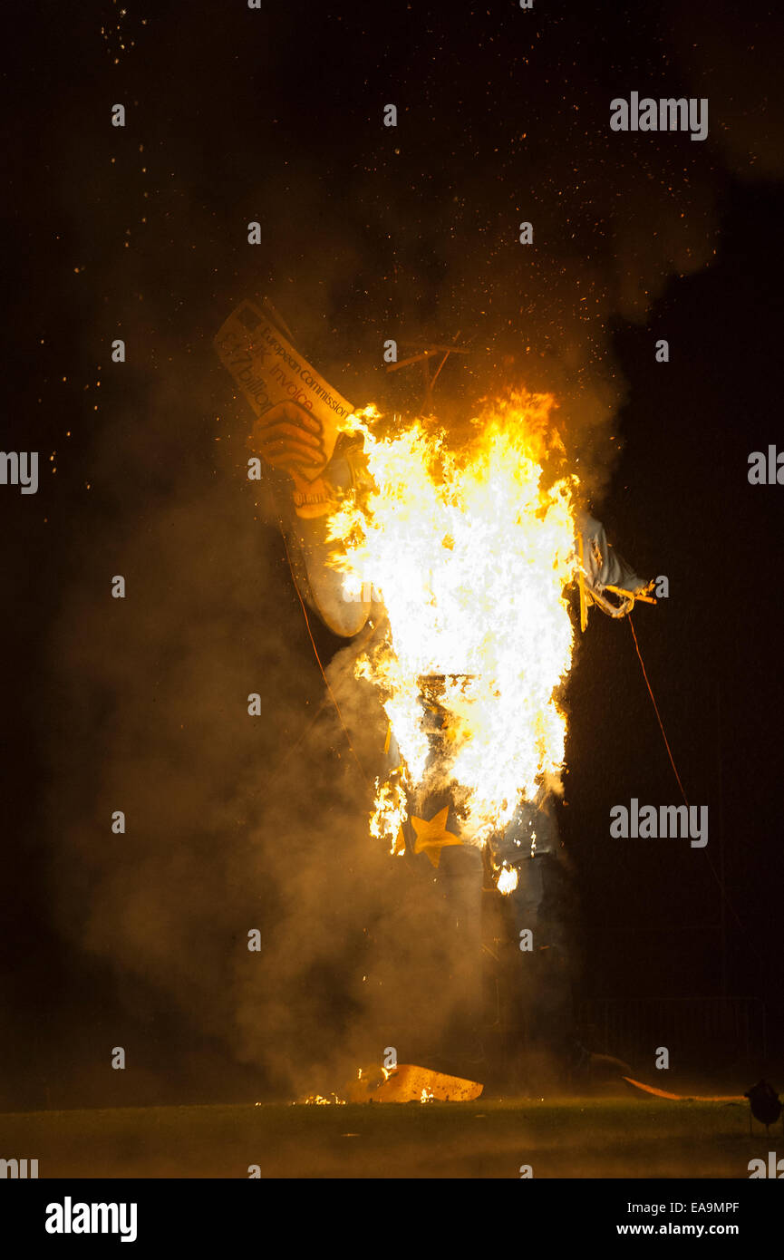 Edenbridge, Kent, UK. 8th November 2014. An effigy of outgoing ...