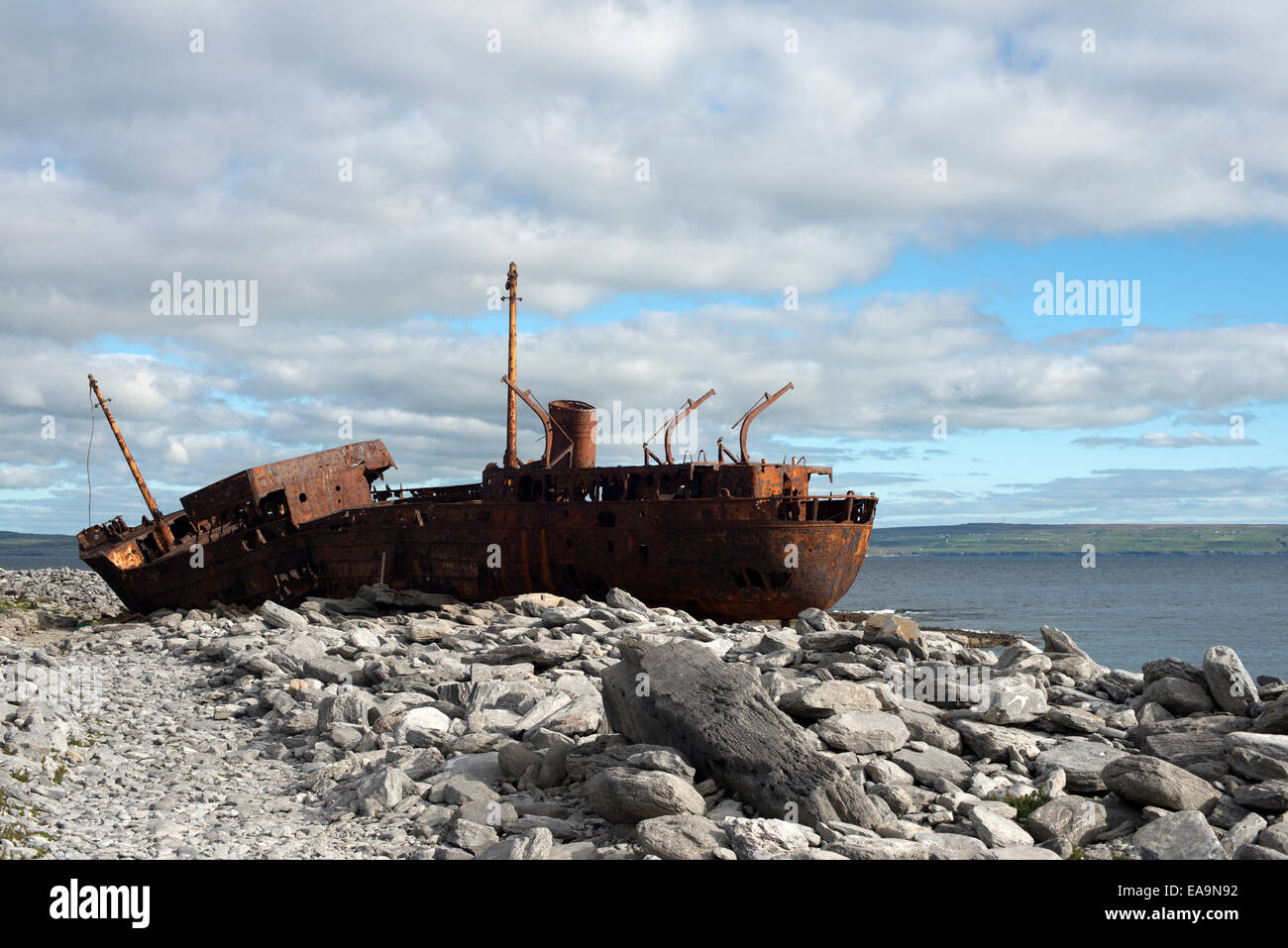 ship wreck inisheer Stock Photo - Alamy