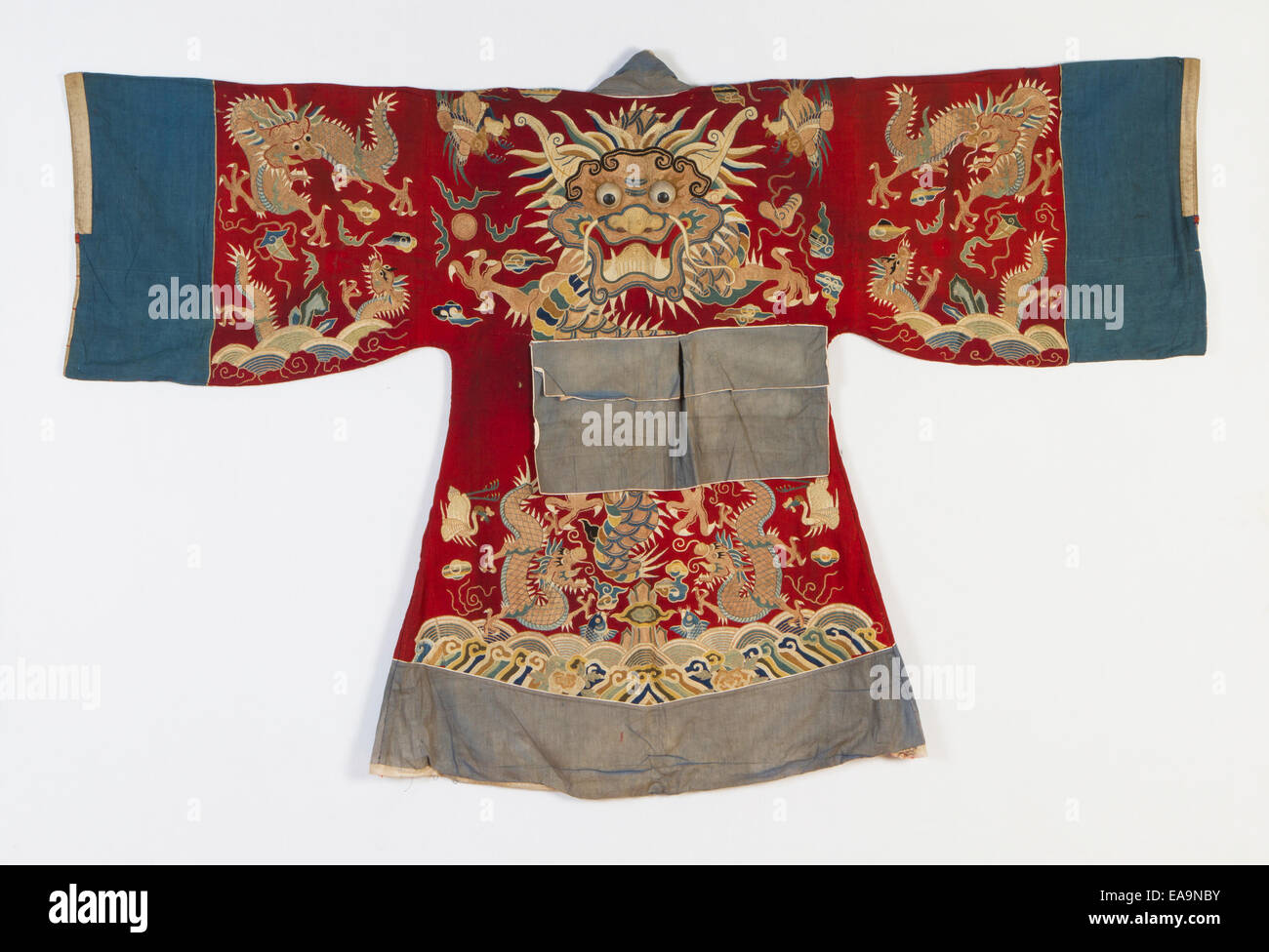 Ancient Chinese clothing Stock Photo - Alamy