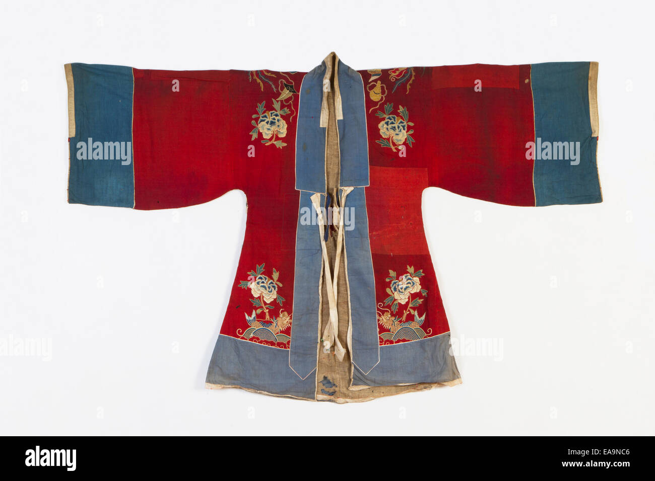 Ancient chinese silk tradition hi-res stock photography and images - Alamy