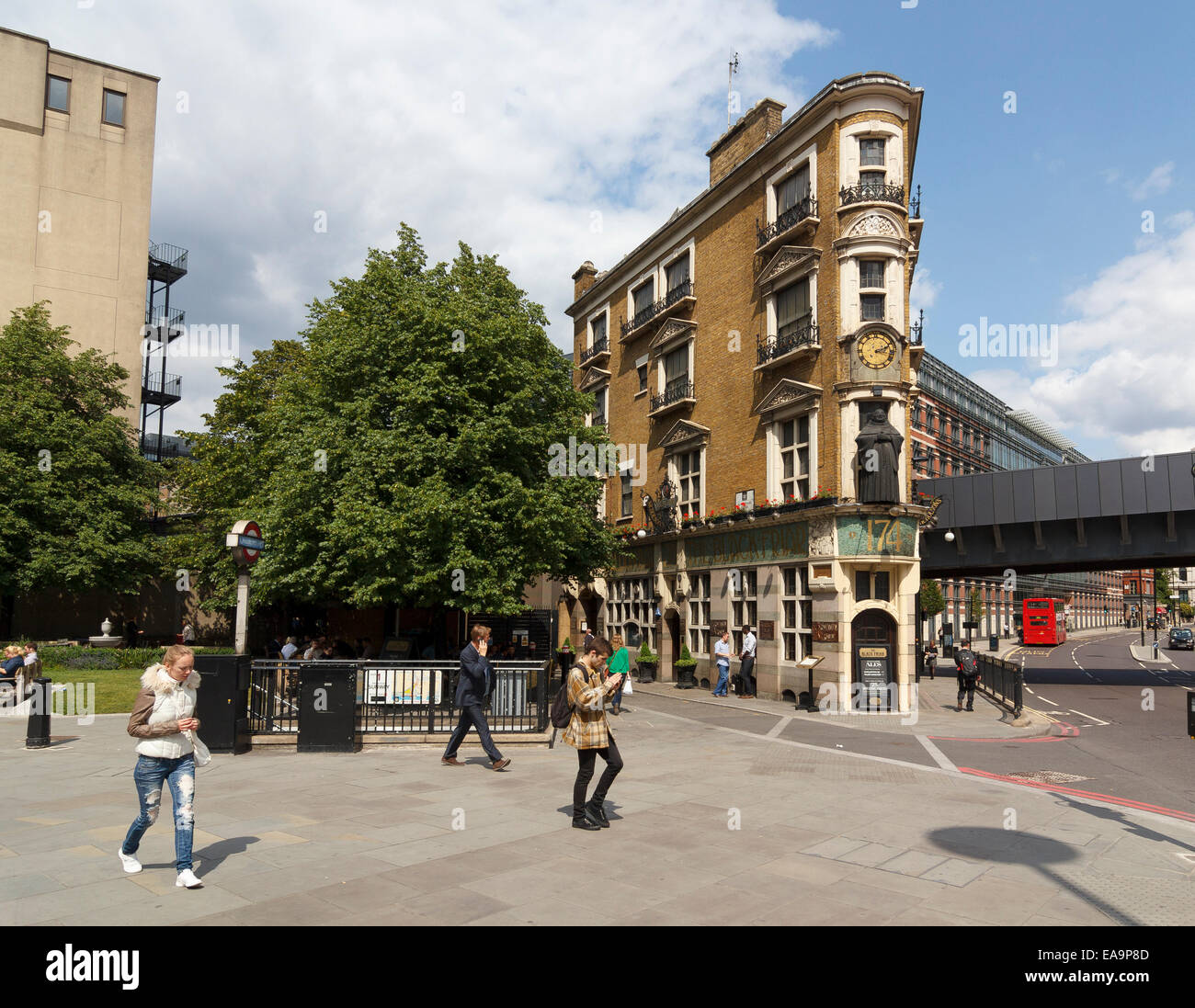The blackfriars pub in london hi-res stock photography and images - Alamy