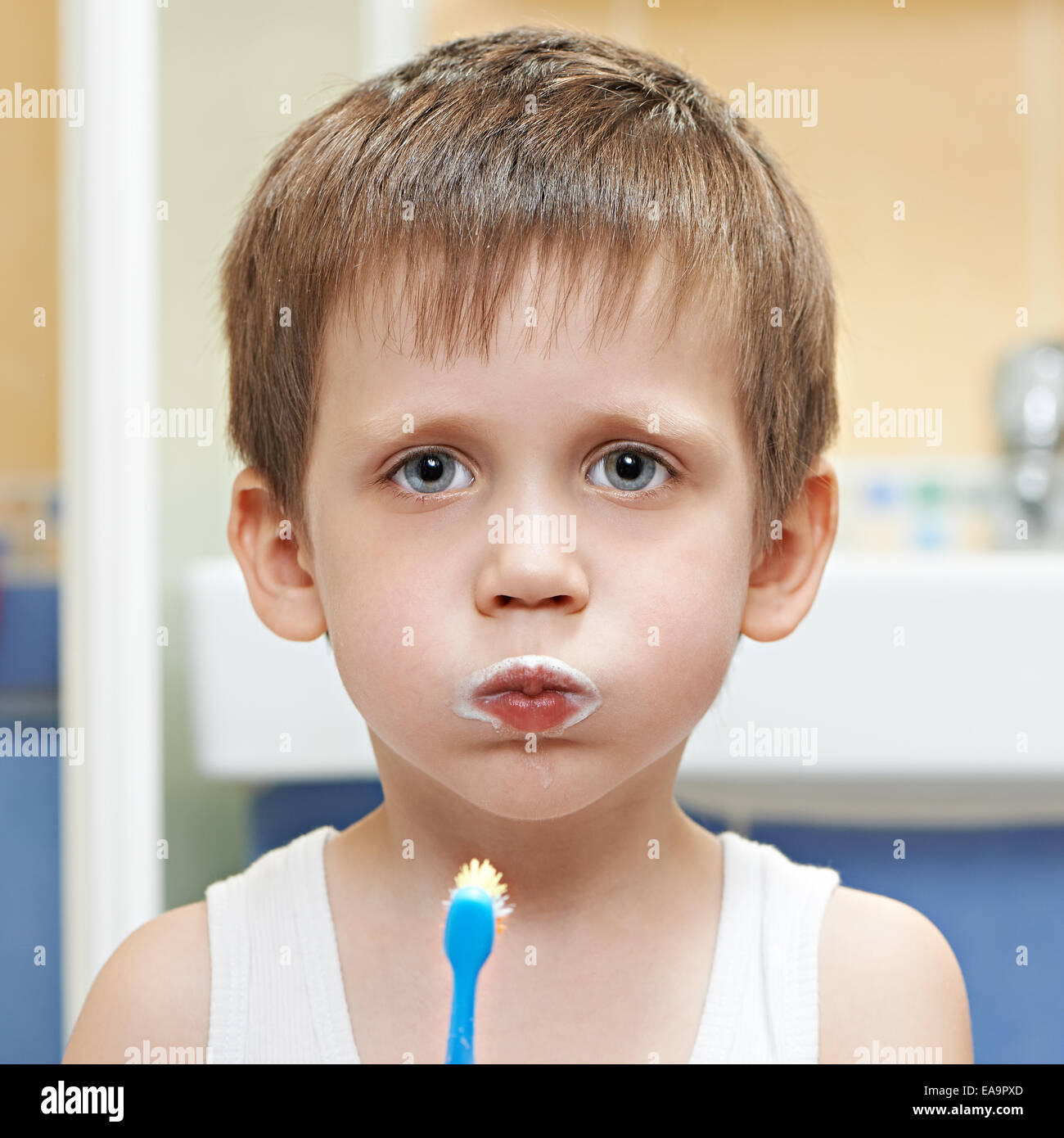 Boy brushing his teeth hi-res stock photography and images - Alamy