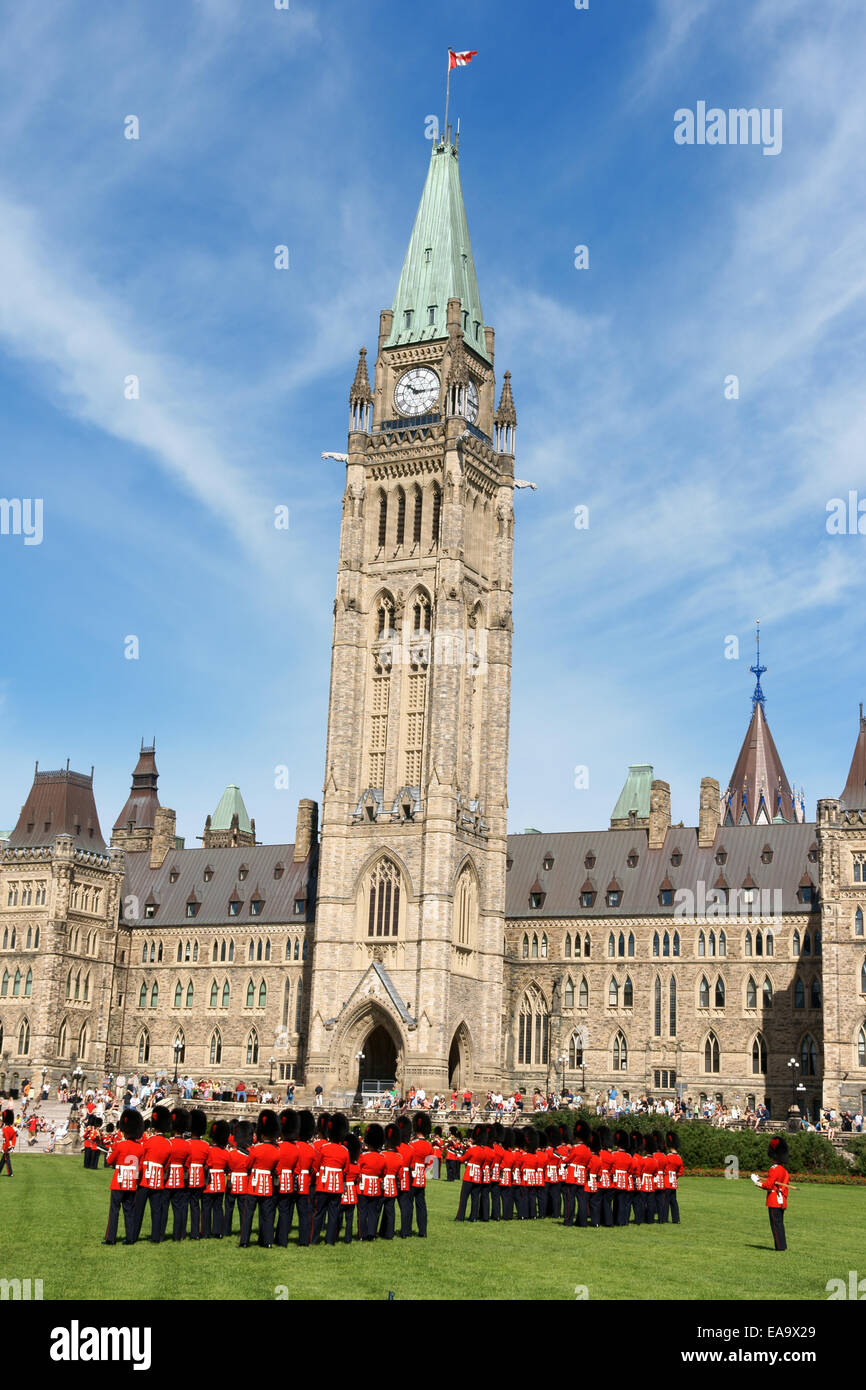 Parliament hill ottawa guard hi-res stock photography and images - Alamy