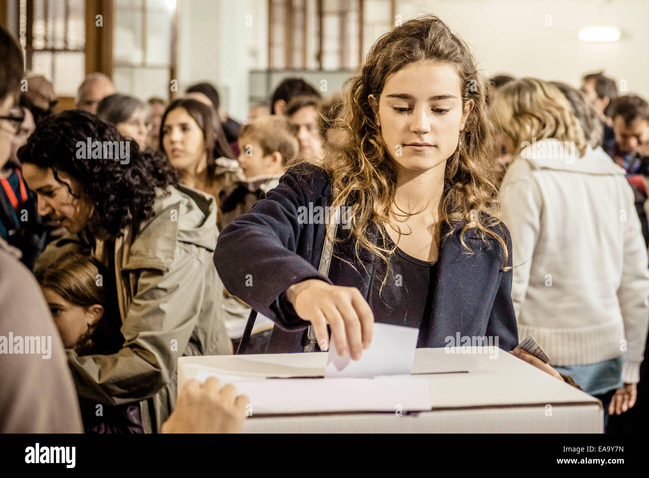 Barcelona, Spain. November 09th, 2014: A young girl casts her vote into ...
