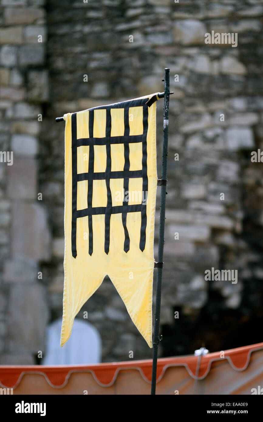 Black portcullis on a gold/or field Stock Photo - Alamy