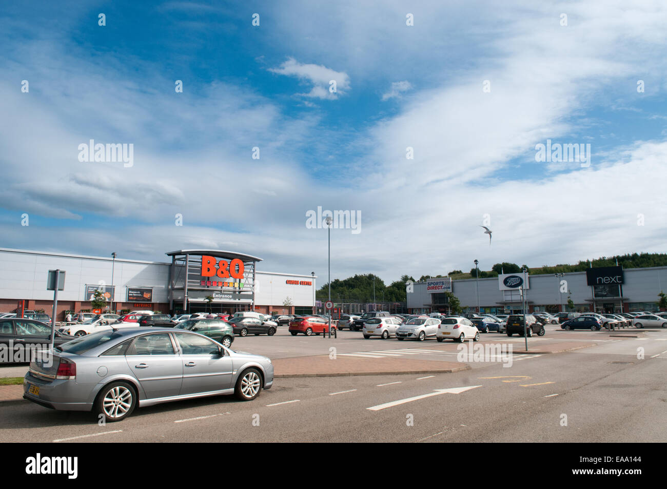 Cars under blue sky hi-res stock photography and images - Alamy