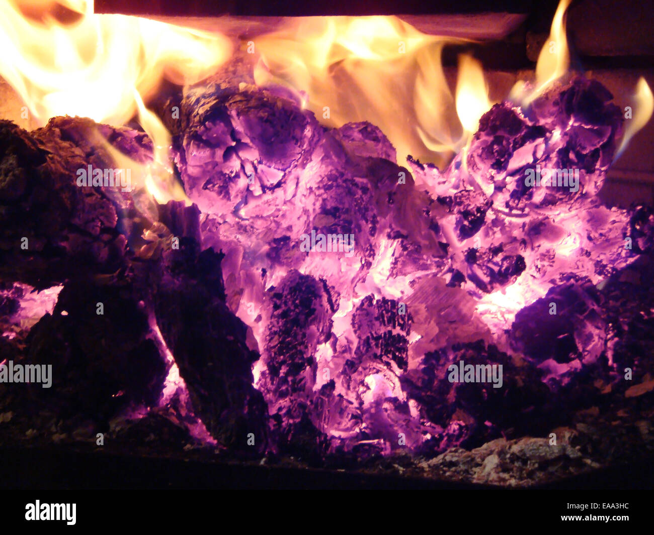 Fire in Fireplace with red and blue flames Stock Photo - Alamy