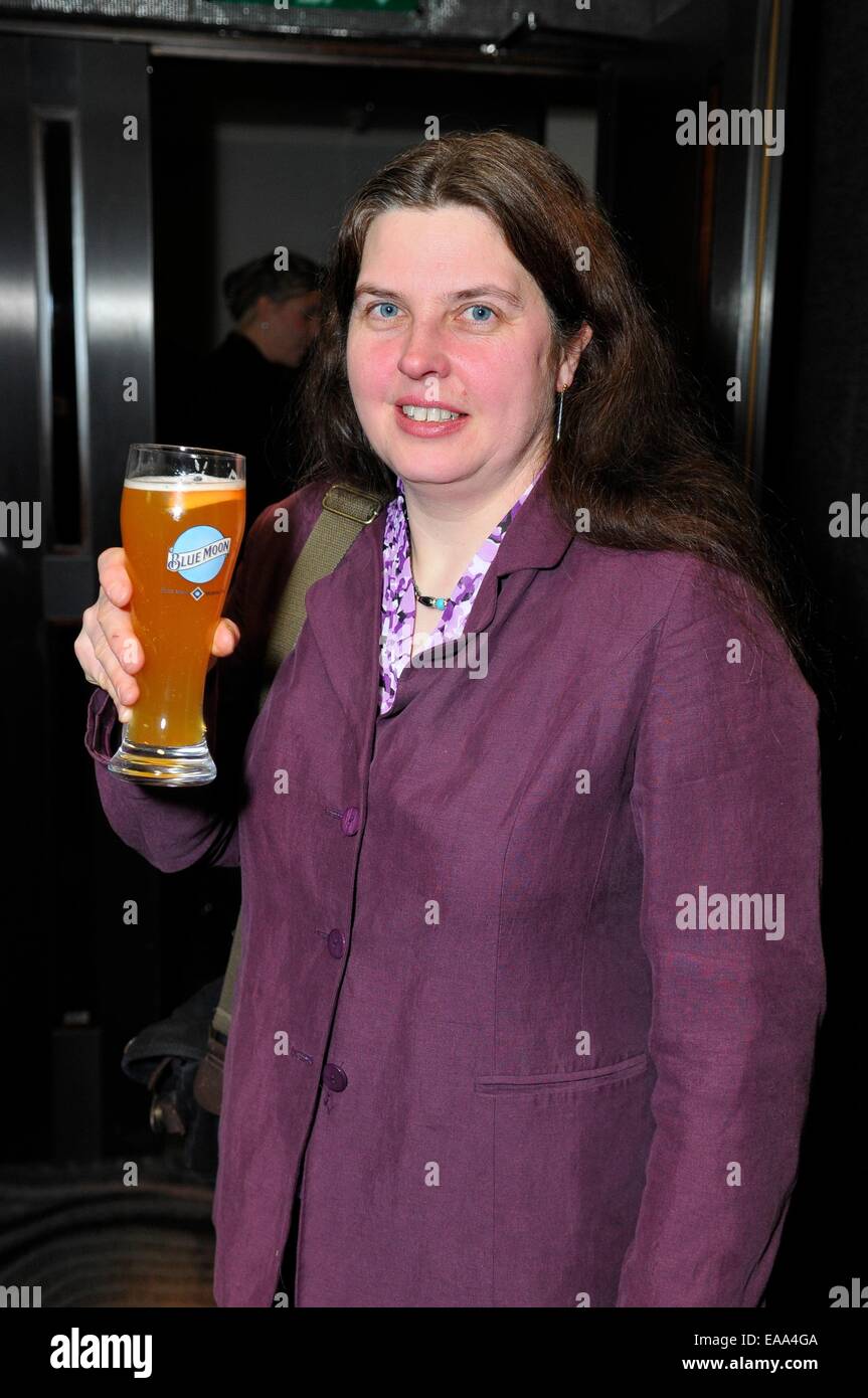 Woman drinking a pint of beer Stock Photo - Alamy