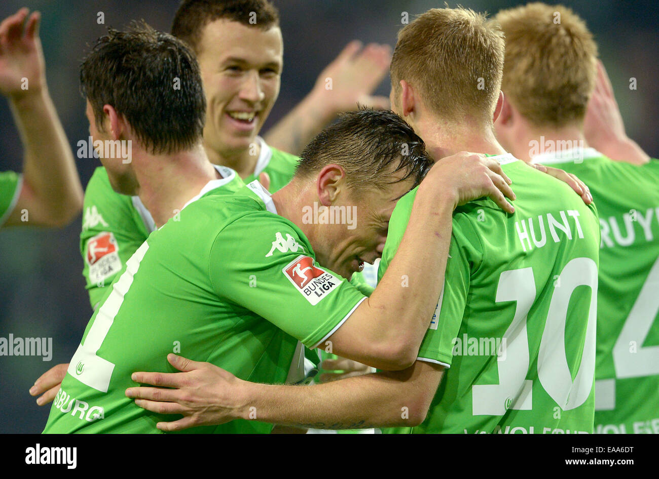 Wolfsburg, Germany. 09th Nov, 2014. Wolfsburg's Aaron Hunt (R ...
