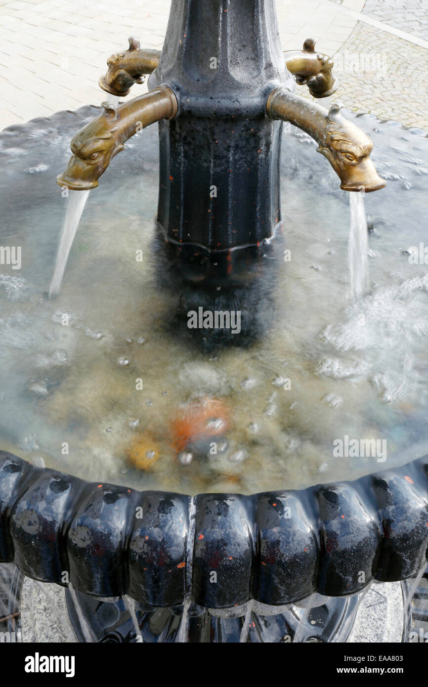 Detail fountain water flowing hi-res stock photography and images - Alamy