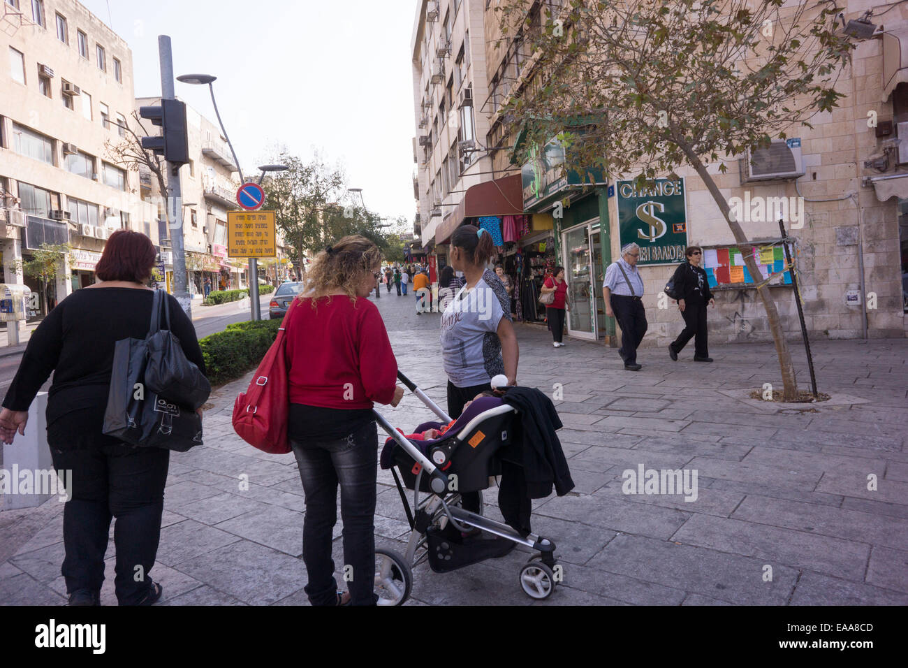 Street photographs hi-res stock photography and images - Alamy