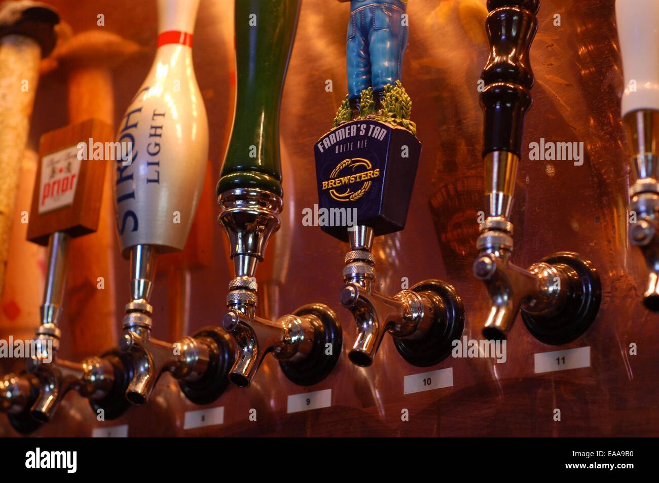 Beer pumps hi-res stock photography and images - Alamy