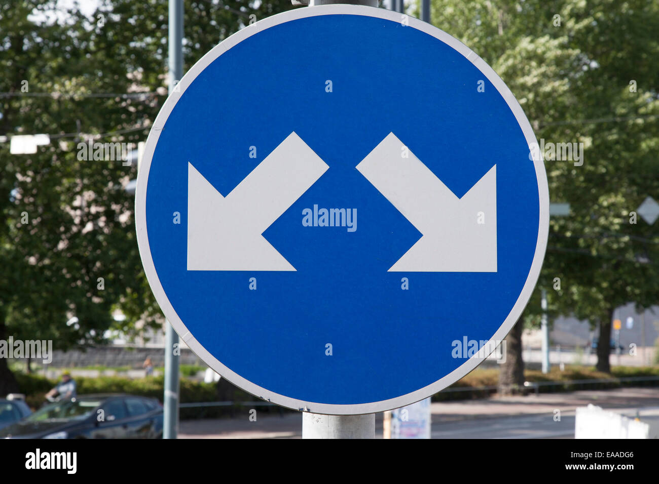 Double arrow sign hi-res stock photography and images - Alamy