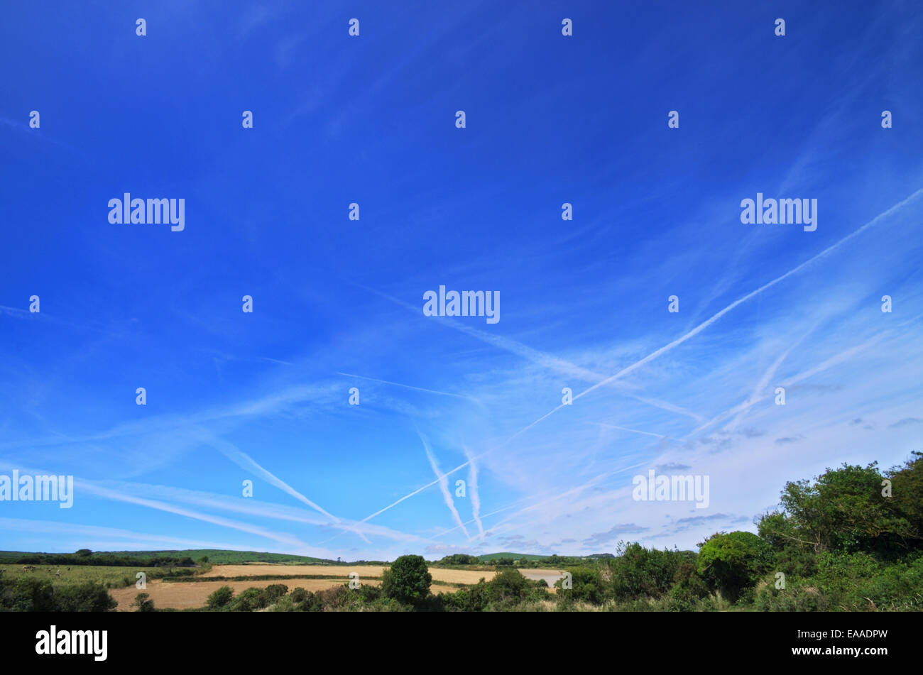 Plane contrails uk hi-res stock photography and images - Alamy