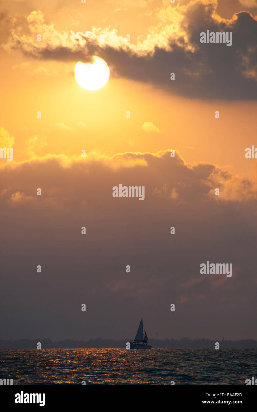 Sky and beach landscape with oceans and sunset hi-res stock photography ...