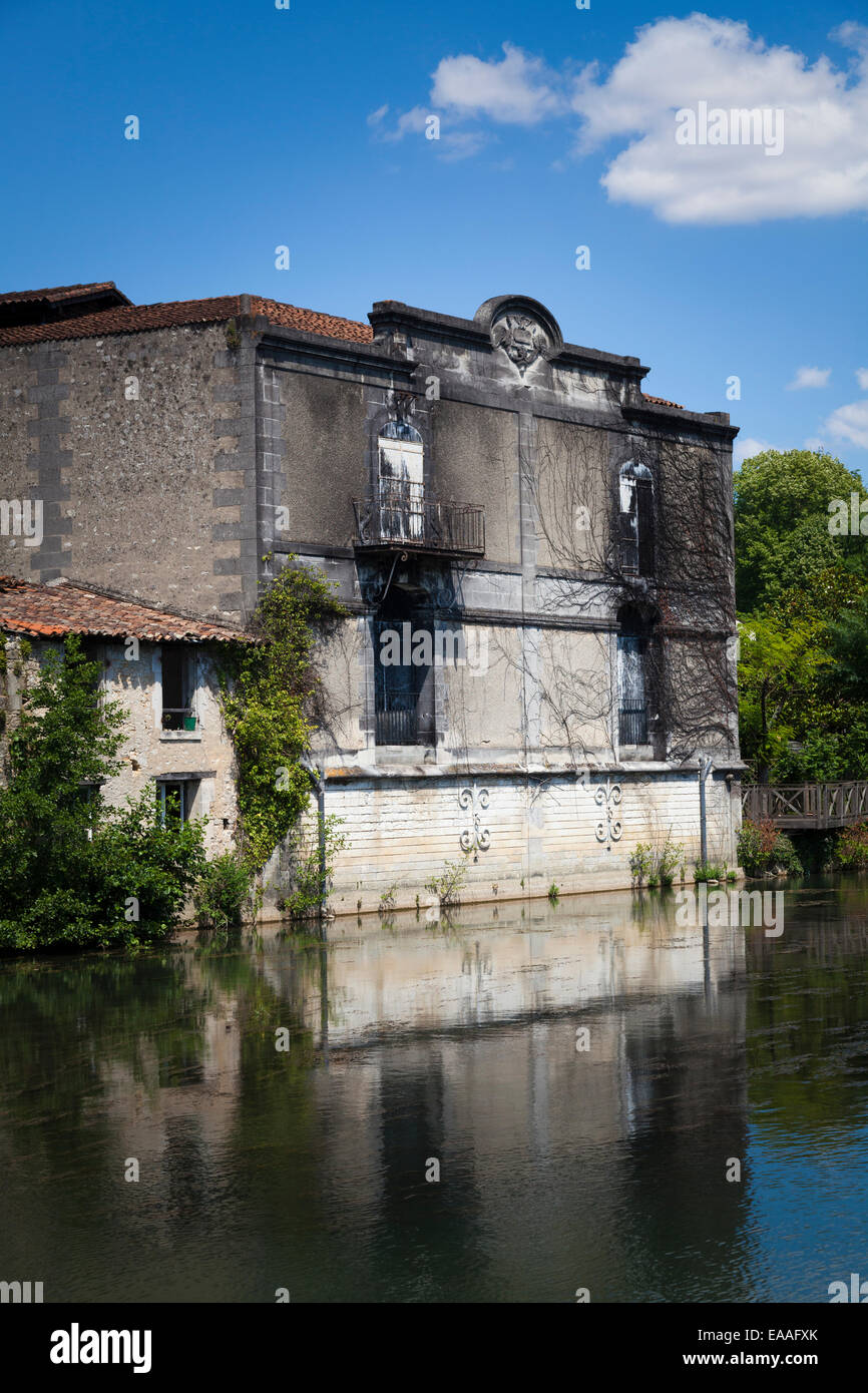 Old Warehouse Exterior Stock Photos & Old Warehouse Exterior Stock ...