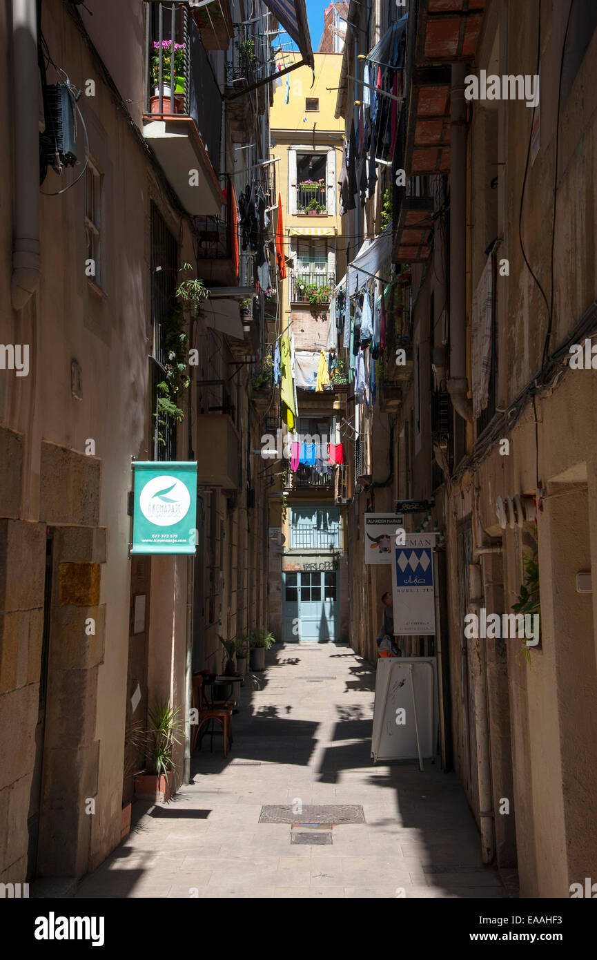 Alleyway in the Gothic Quarter of Barcelona, Catalonia, Spain Stock ...
