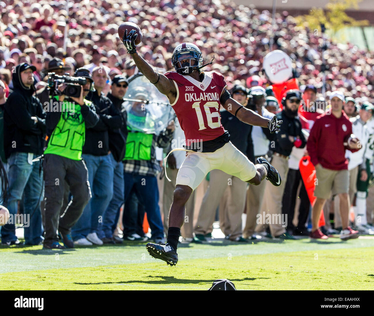 November 8, 2104: Oklahoma Sooners wide receiver Michiah Quick (16 ...