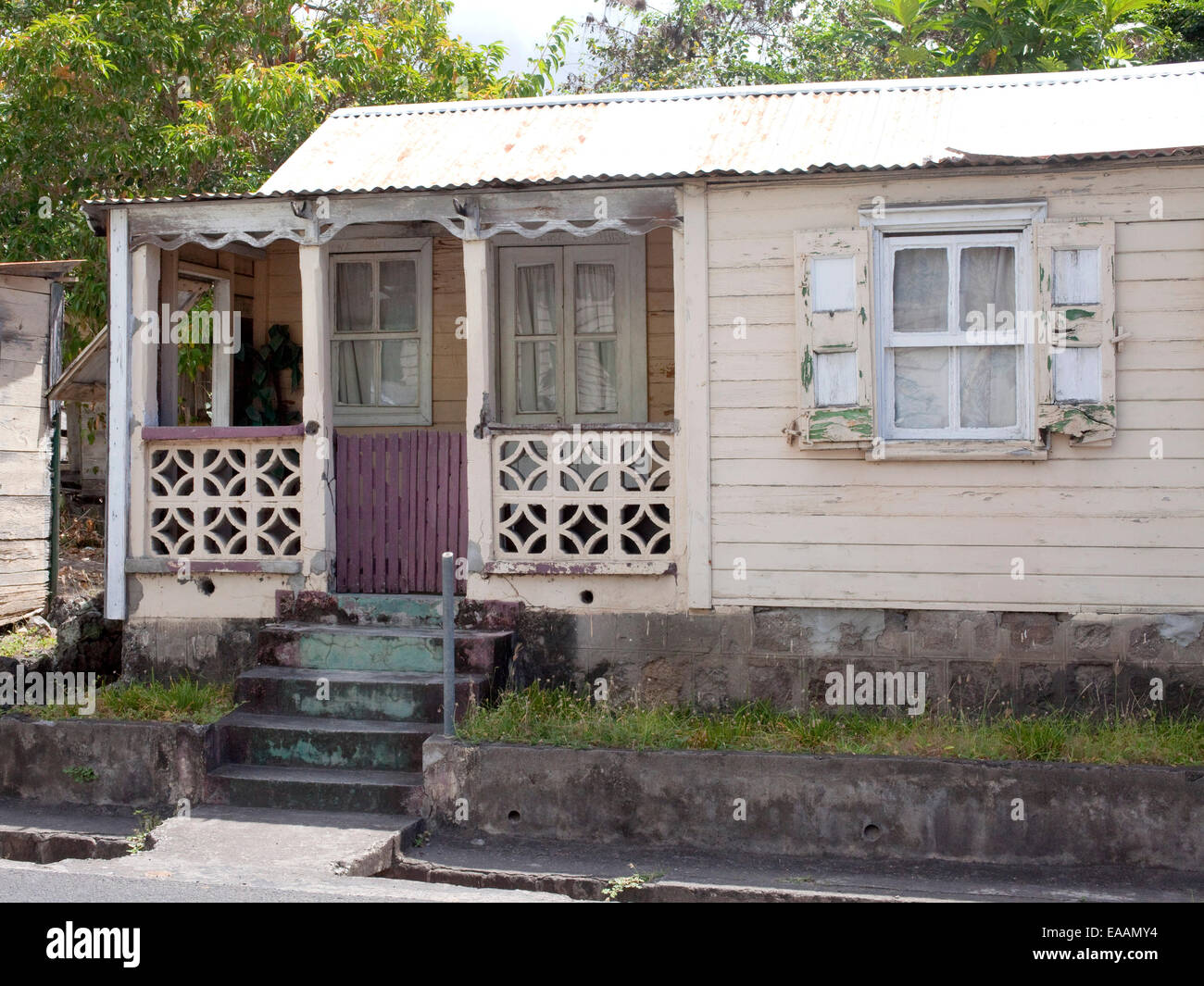 Traditional caribbean house hi-res stock photography and images - Alamy