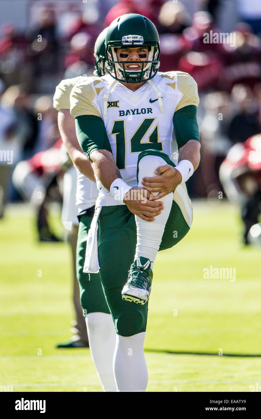 November 8, 2104: Baylor Bears quarterback Bryce Petty (14) stretches ...