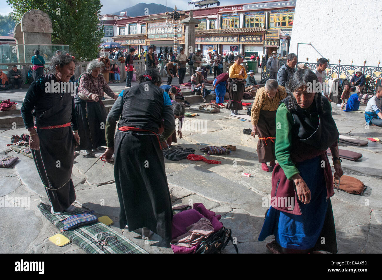 Tibetan pilgrims prostrate themselves outside the Jokhang Temple in ...