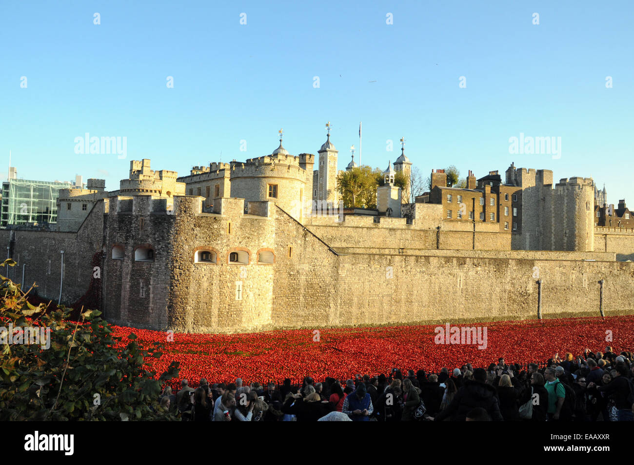 Tower of london queues hi-res stock photography and images - Alamy