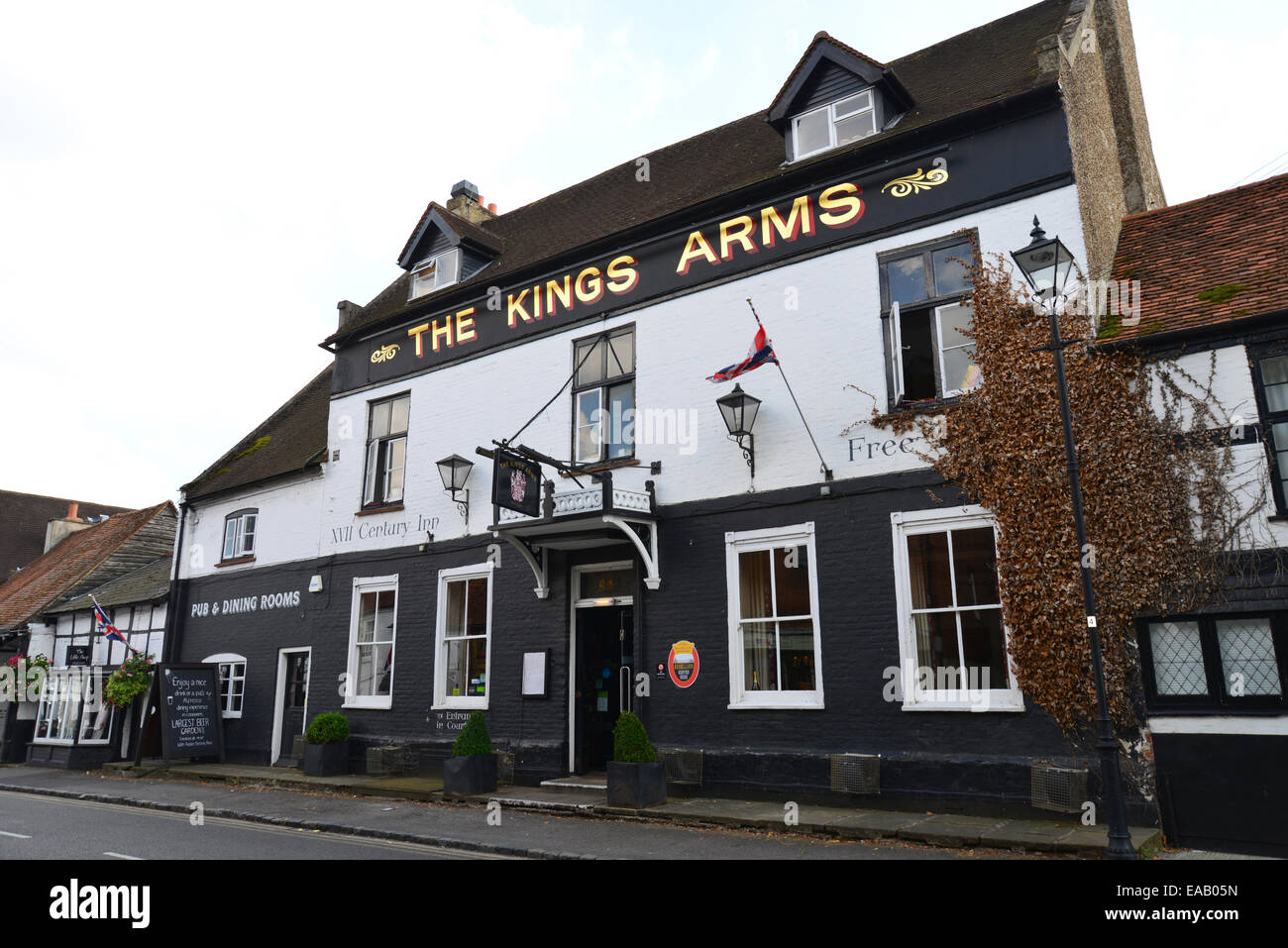 17th century The Kings Arms Pub, High Street, Cookham, Berkshire ...