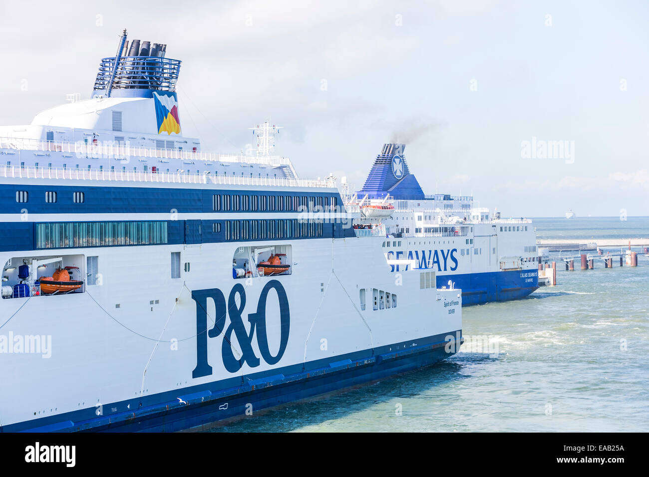 Cross channel ferries hi-res stock photography and images - Alamy