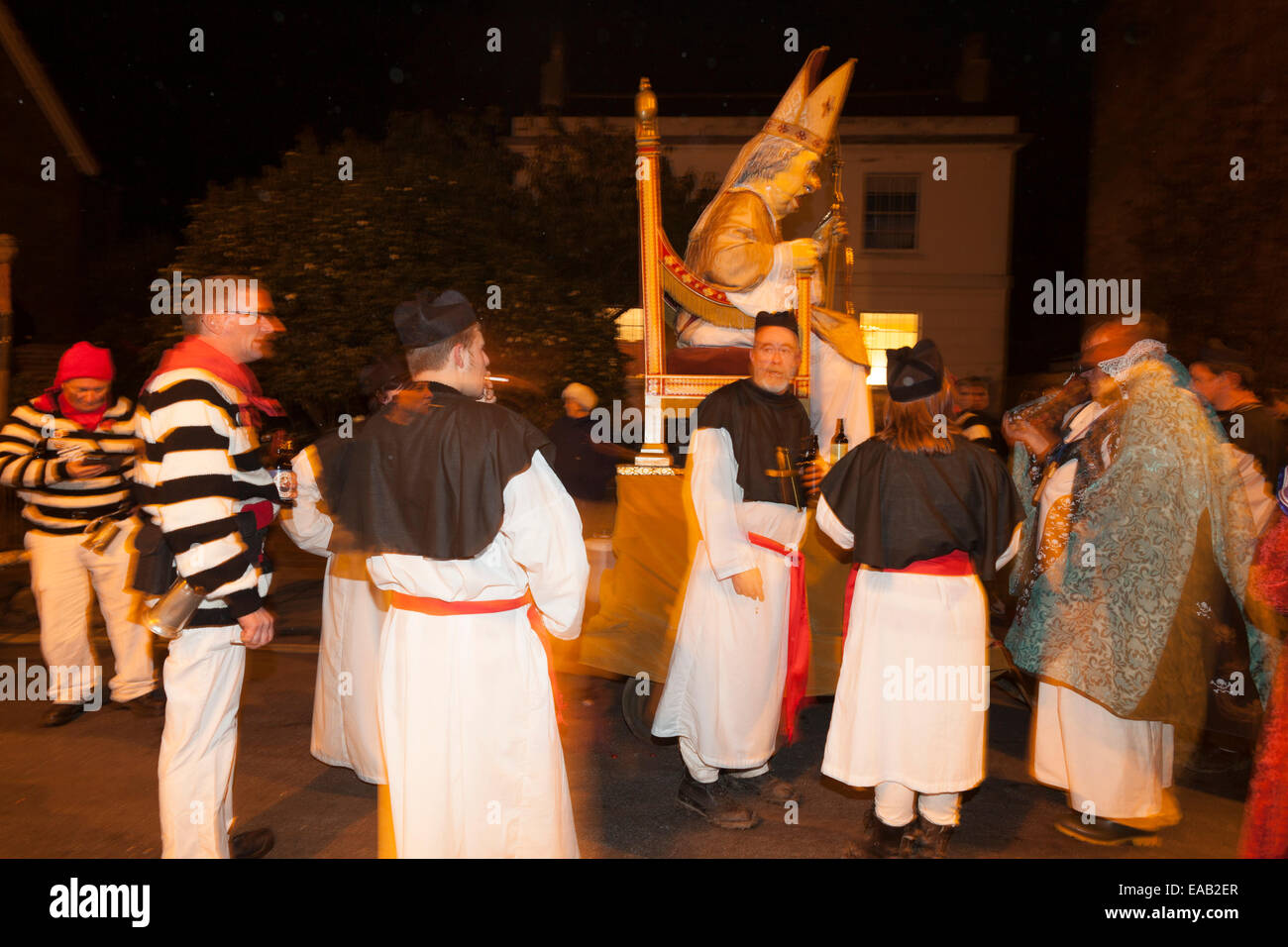Guy fawkes figure bonfire hi-res stock photography and images - Alamy