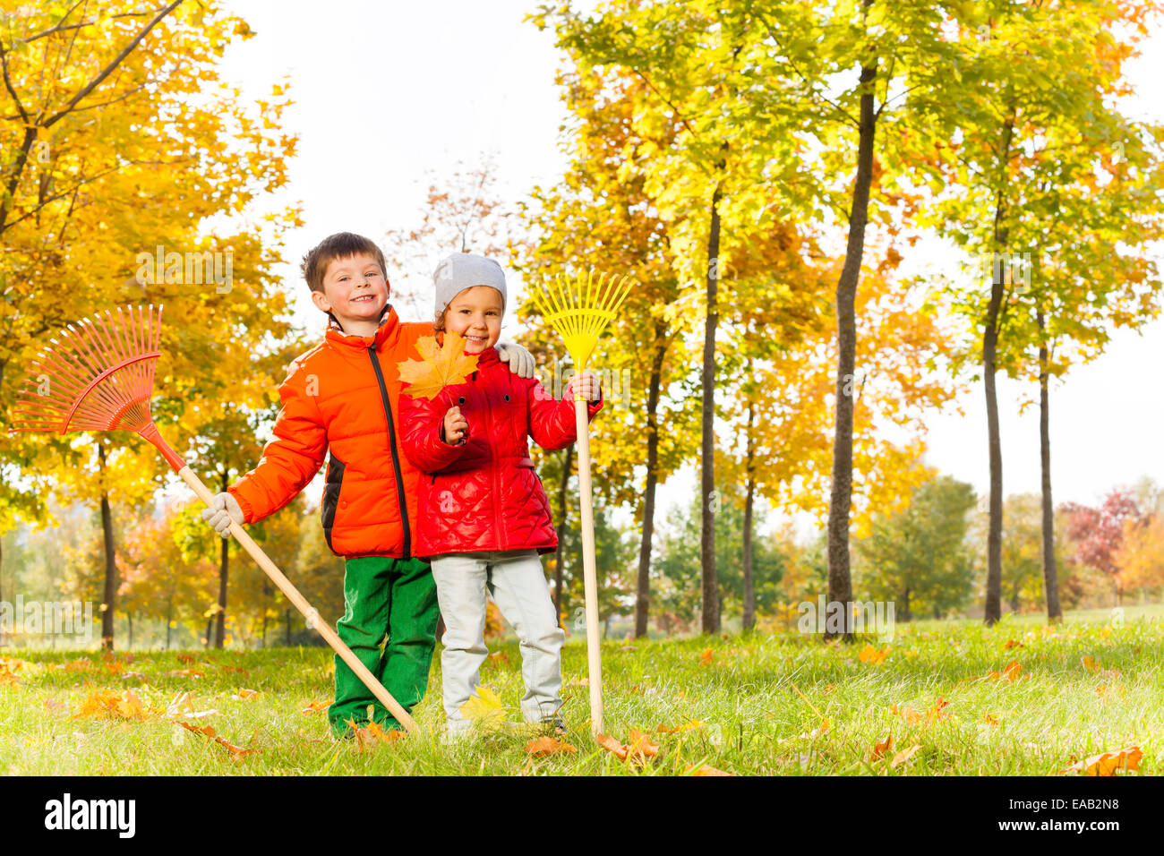 Child raking leaves hi-res stock photography and images - Alamy
