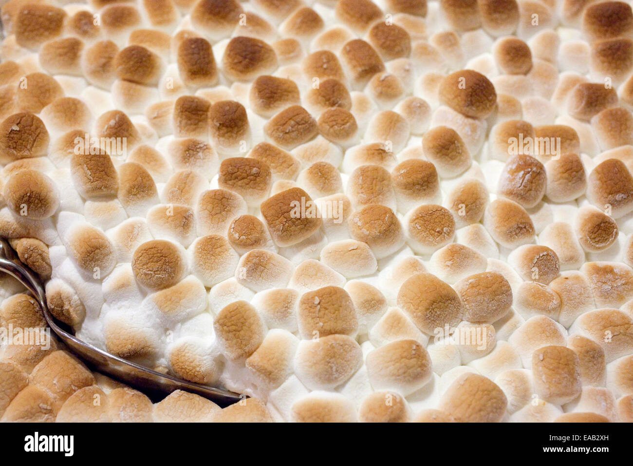 detail of baked mini-marshmallows with spoon Stock Photo - Alamy