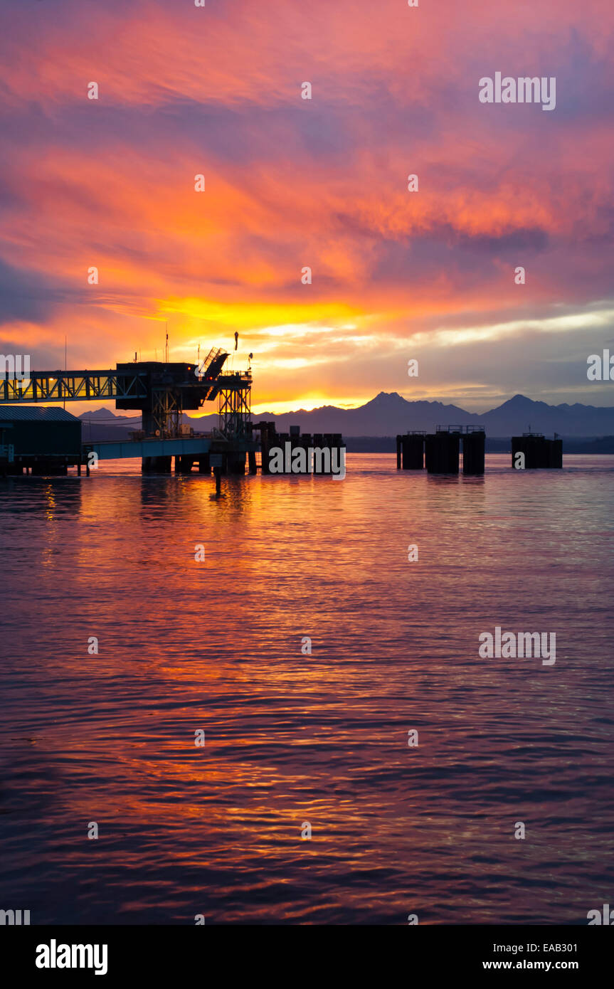 Kingston edmonds ferry dock hi-res stock photography and images - Alamy